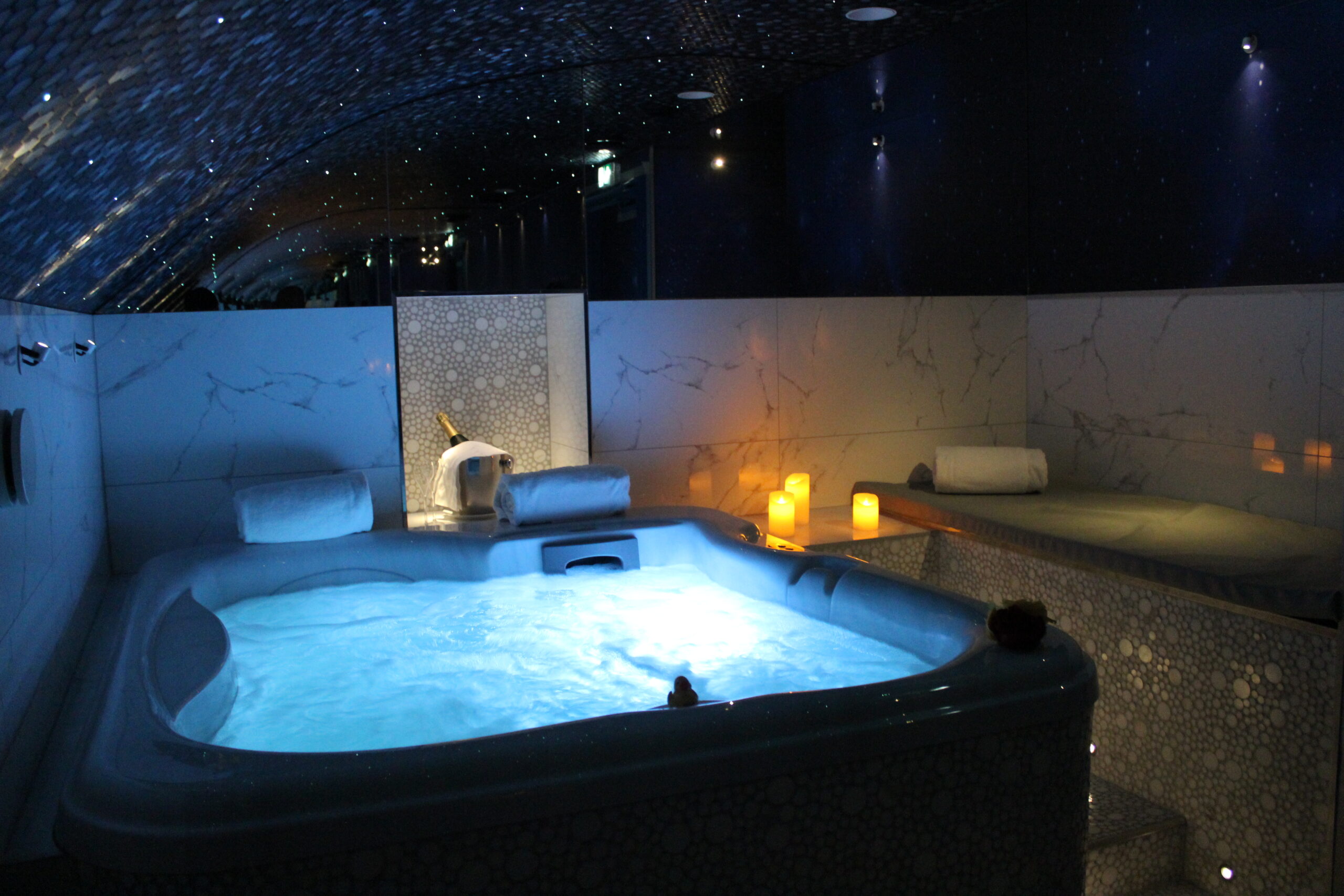 Luxury hotels with jacuzzi in Paris - Blog Secret de Paris Hotel & Spa